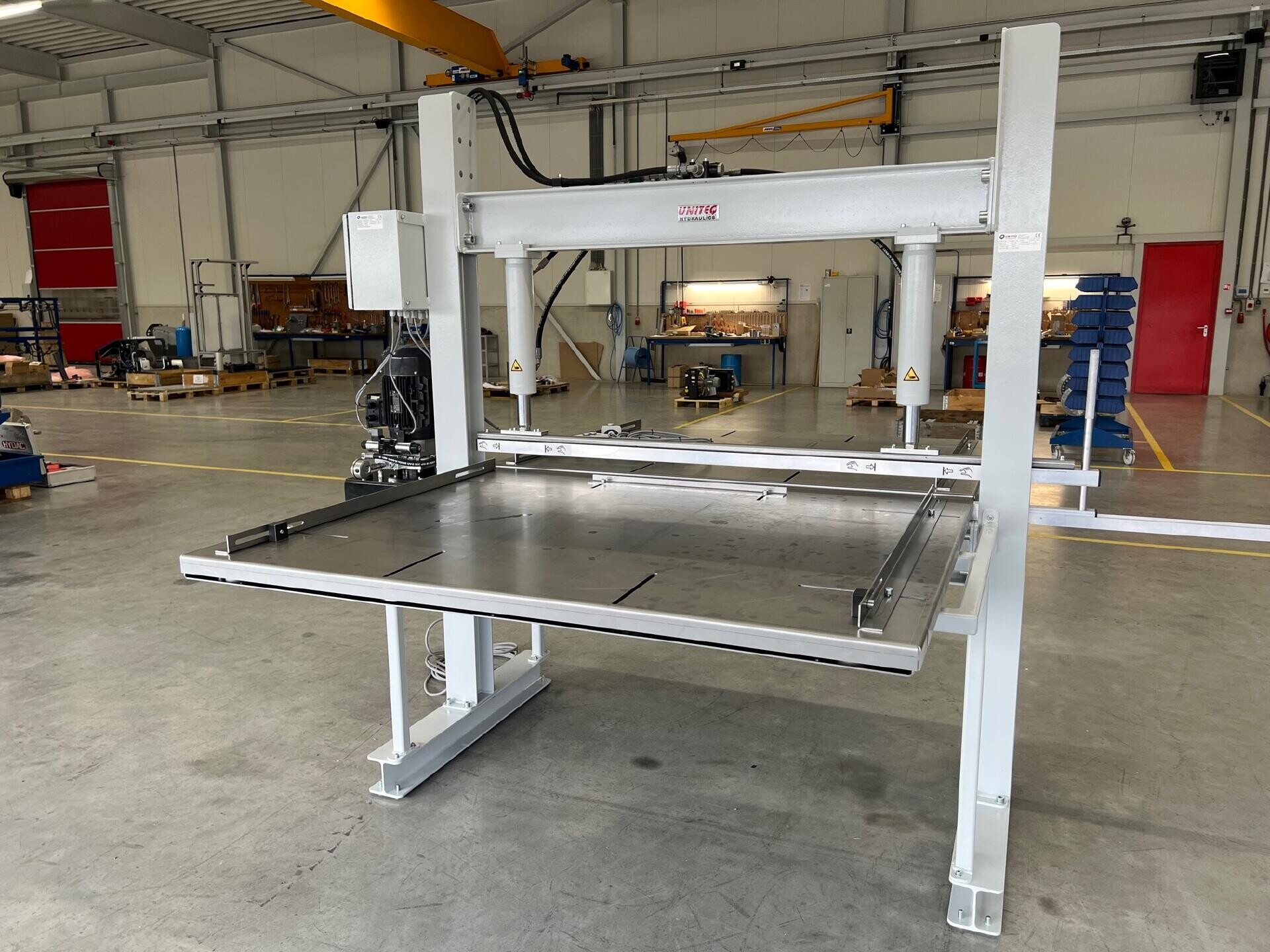 Hydraulic press for wooden frames projects, Uniteq Hydraulics